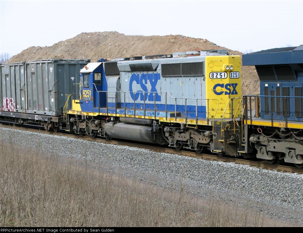 CSXT EMD SD40-2 8251